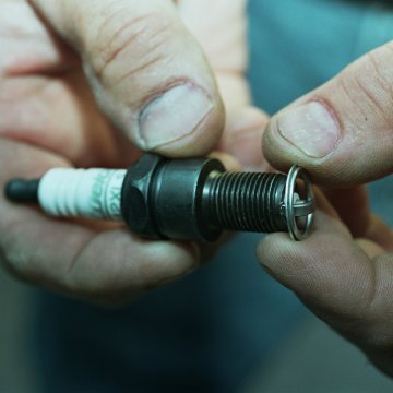How to Remove a Broken Spark Plug